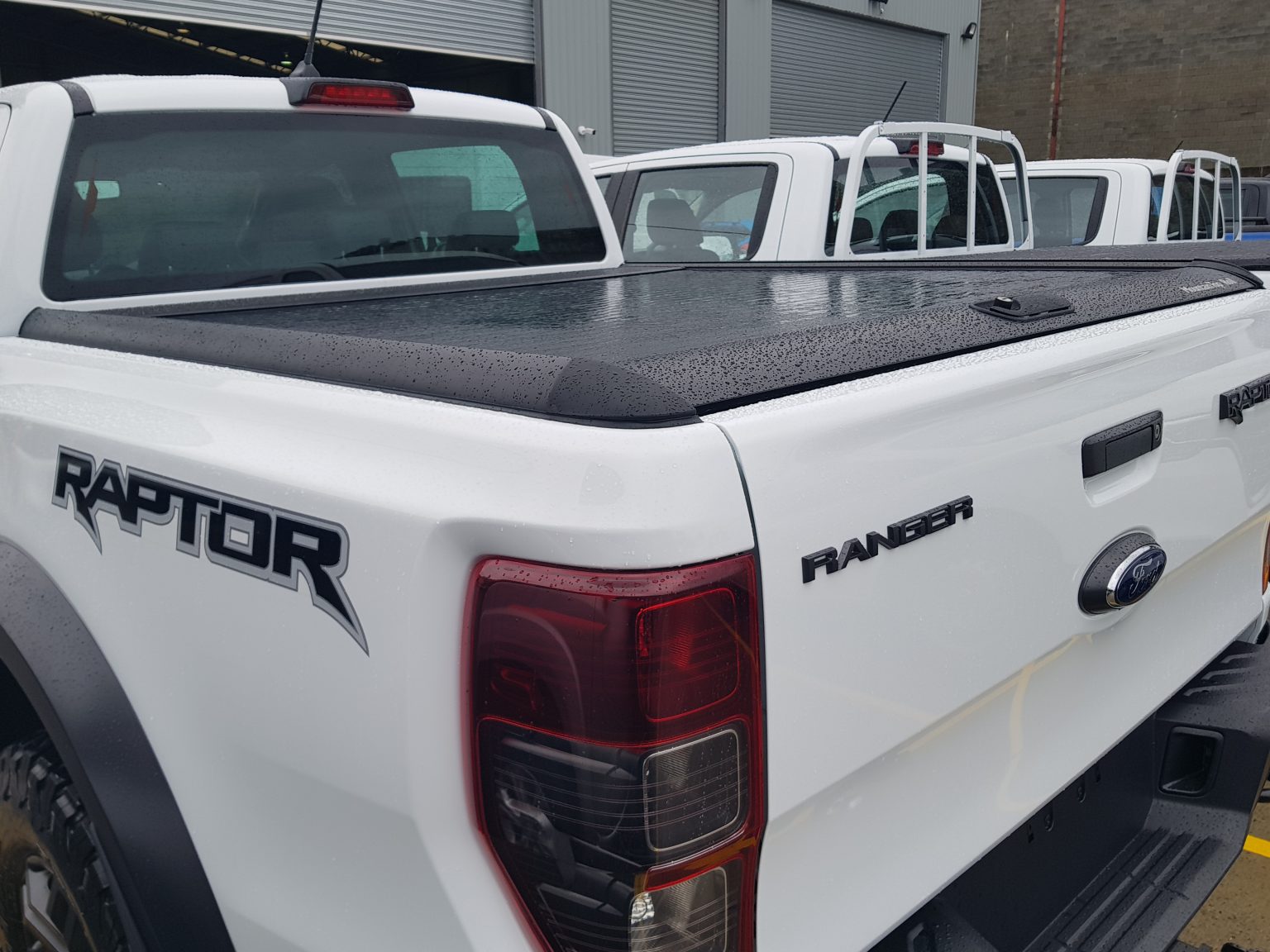 E-ROLLA BLACK MANUAL RETRACTABLE ROLLER COVER FOR NEXT GEN FORD RANGER ...